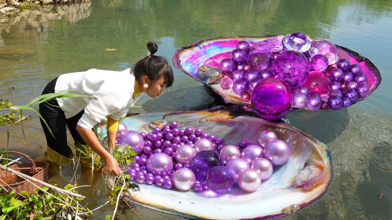 👆A Young Girl's River Discovery Reveals Gigantic Clams Brimming with ...