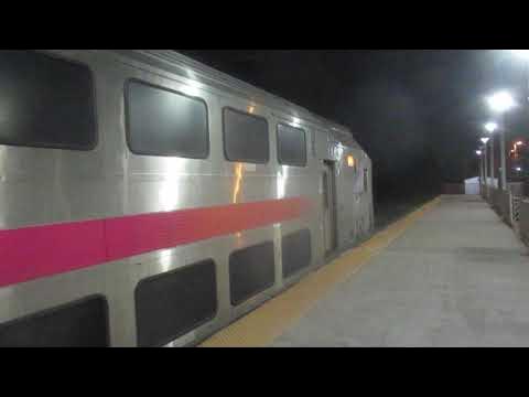 NJ Transit Train #3882 & Amtrak Keystone #657 at Hamilton - YouTube