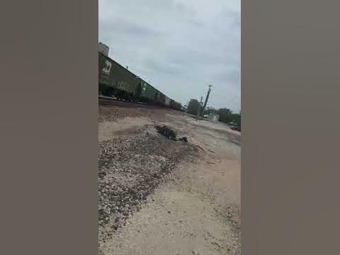 bnsf 8333 ES44C4 solo leader leads grain train at Galveston sub #railfan - YouTube
