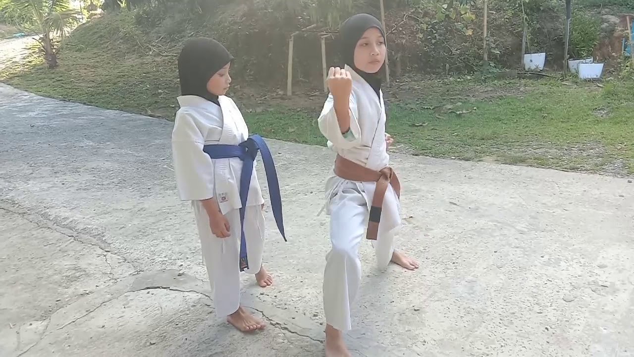 BASIC KARATE 2 - UCHI-UKE (OUTWARD BLOCK) & SOTO-UKE (INWARD BLOCK ...