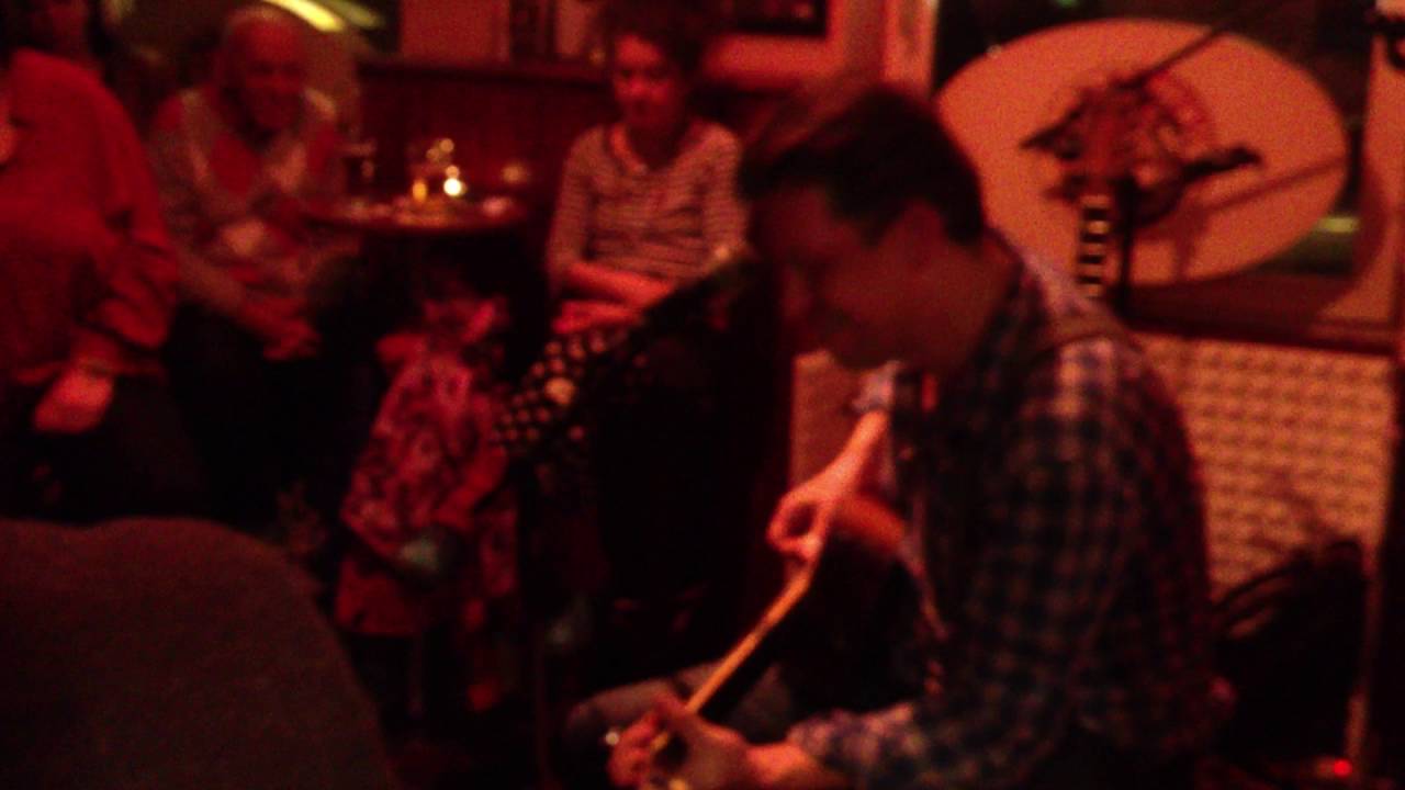 Peter Crow C im "Alfonso`s"! Accoustic Blues vom Feinsten! - YouTube