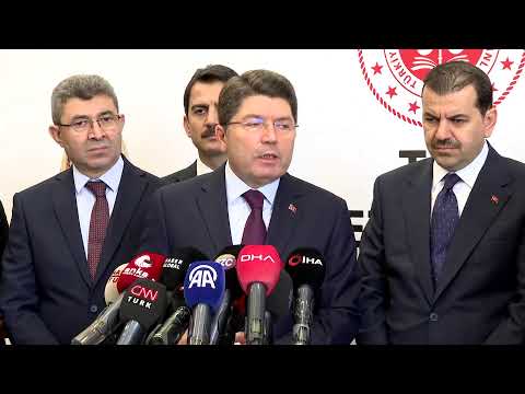 Adalet Bakanımız Sayın Yılmaz Tunç, basın mensuplarının sorularını yanıtlıyor.