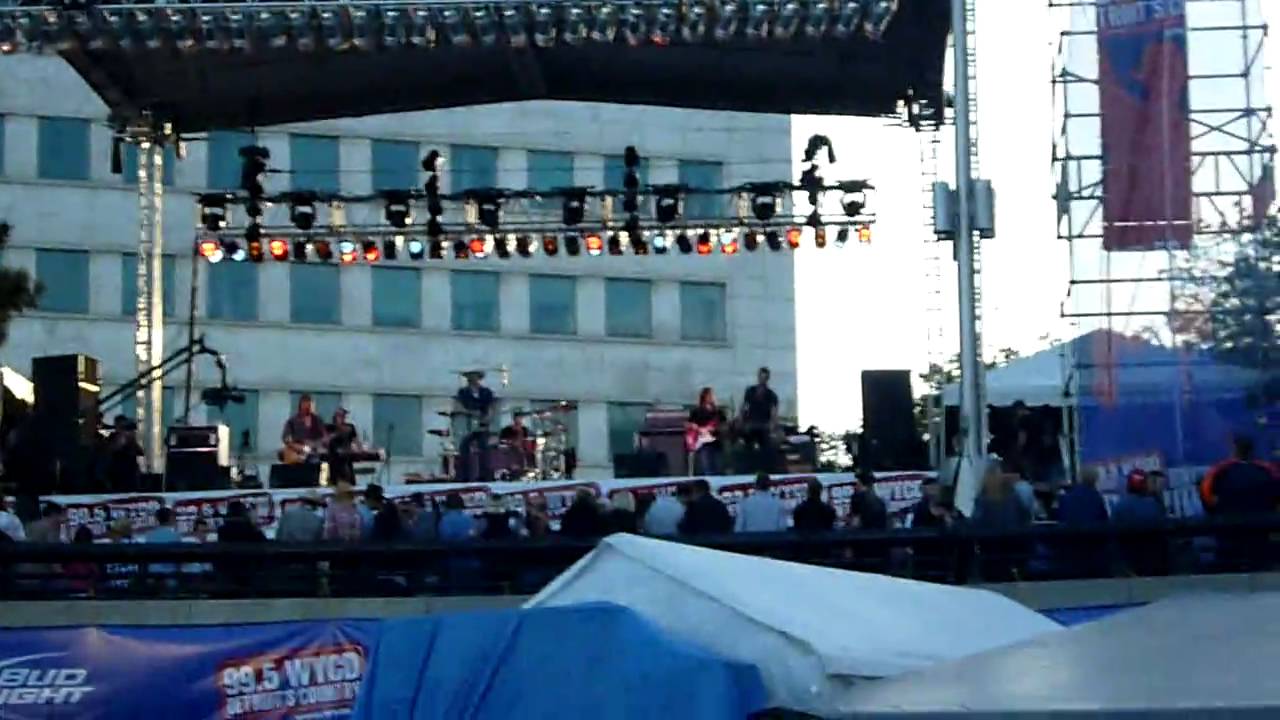 Justin Moore Backwoods Live from the 2010 Downtown Hoedown - YouTube