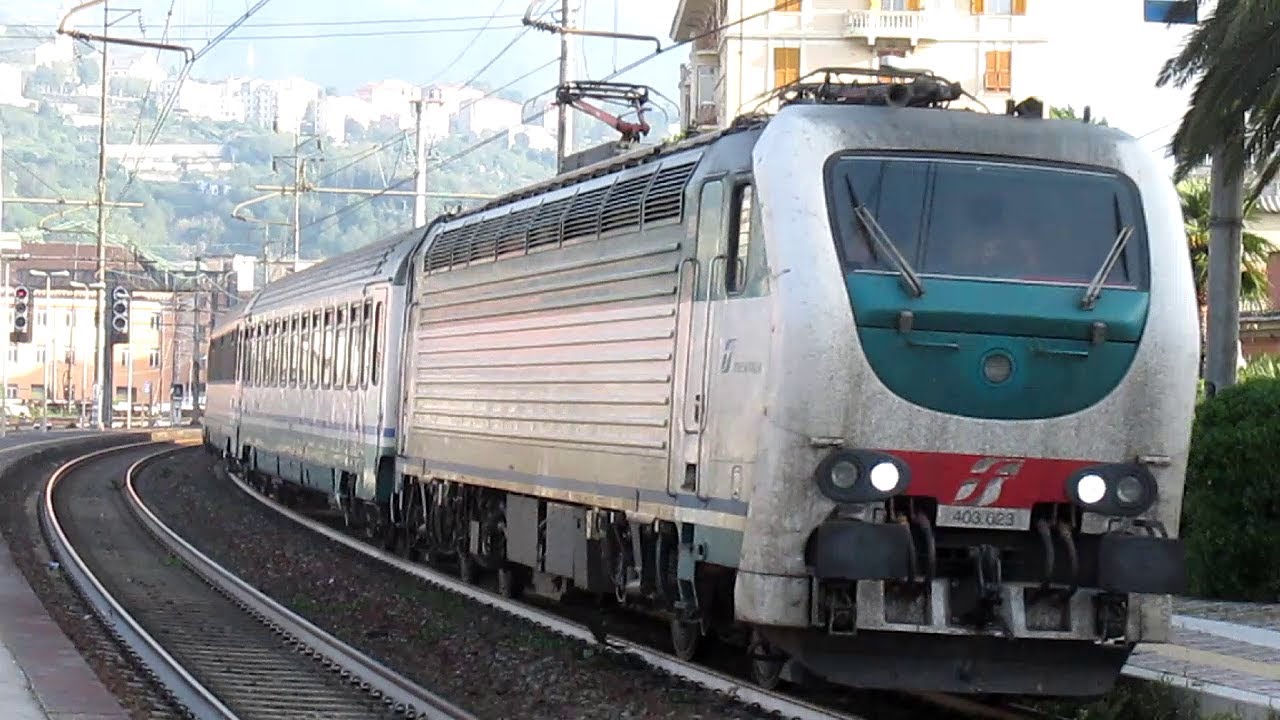 E403 in transito a Genova Sampierdarena - YouTube