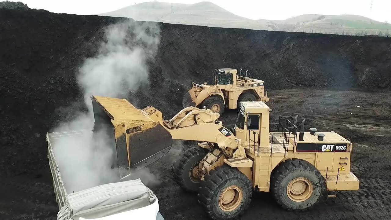 Caterpillar 992C & Caterpillar 990 Wheel Loaders Loading Coal On Trucks ...