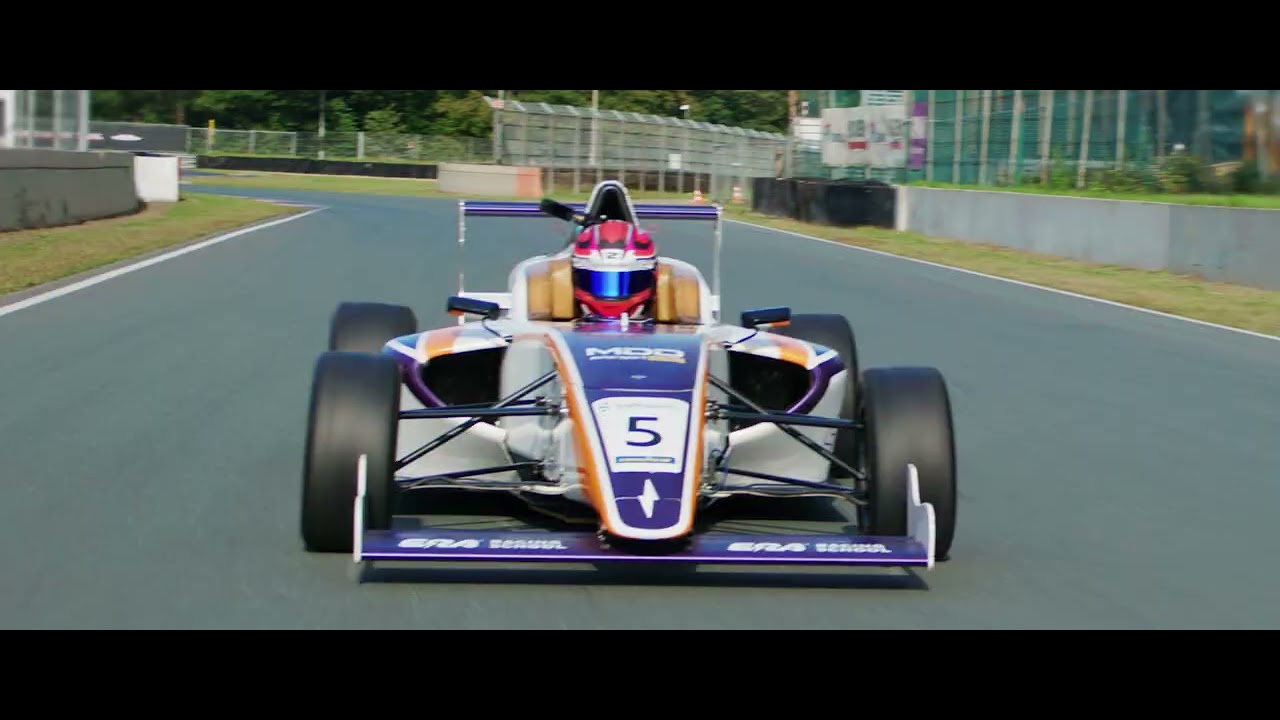 DynamiXX - Race Simulator VS F4 - YouTube