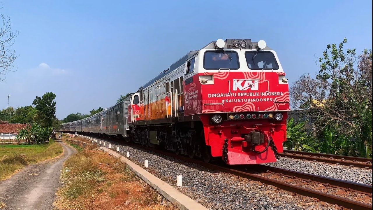 KERETA API INDONESIA 4k by IPhone XR - YouTube