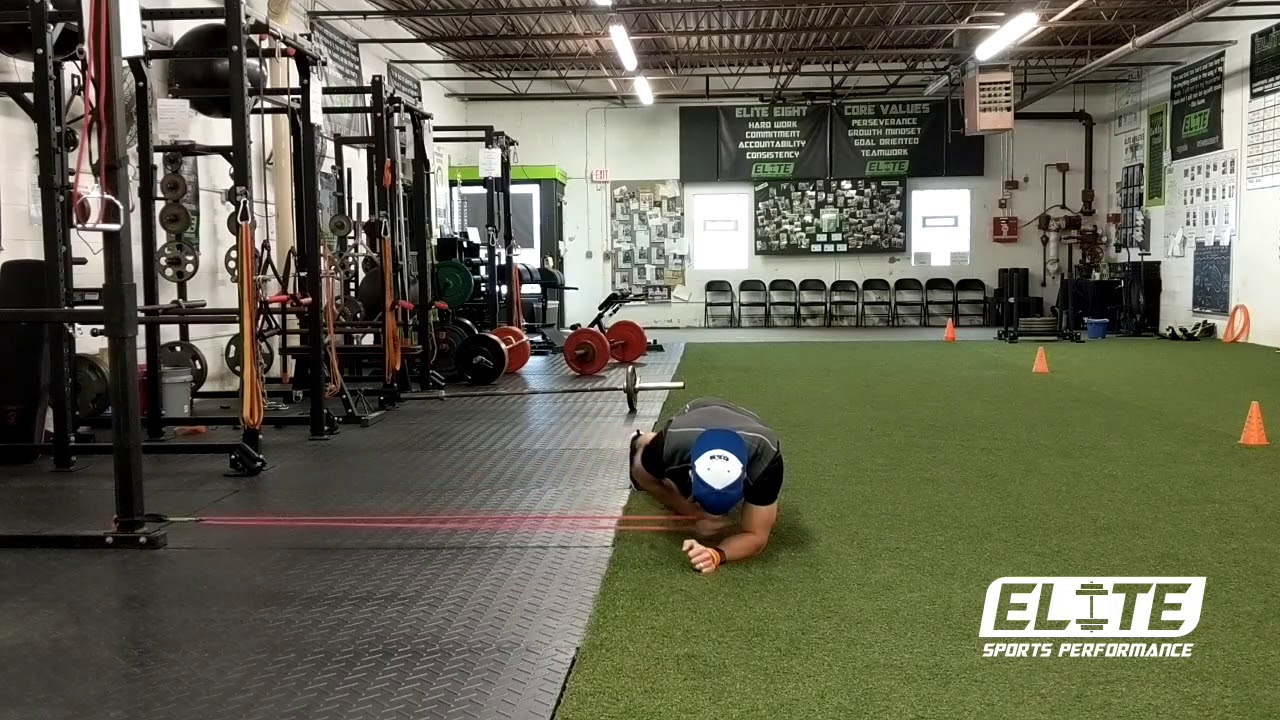 Plank with Band Pull Through - YouTube