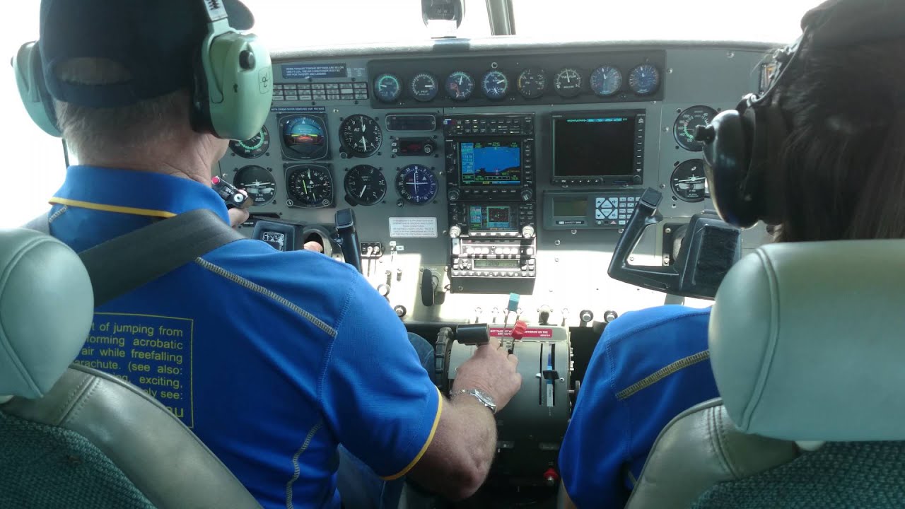 Rottnest Island (RTS) approach in a Cessna 208 - YouTube