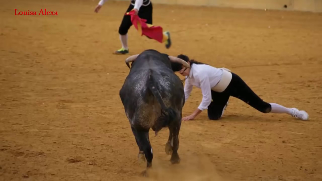 Funny Bullfighting With Girls New video 2016 - YouTube