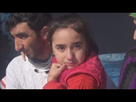 Ayaqları iflic olan 7 yaşlı qız