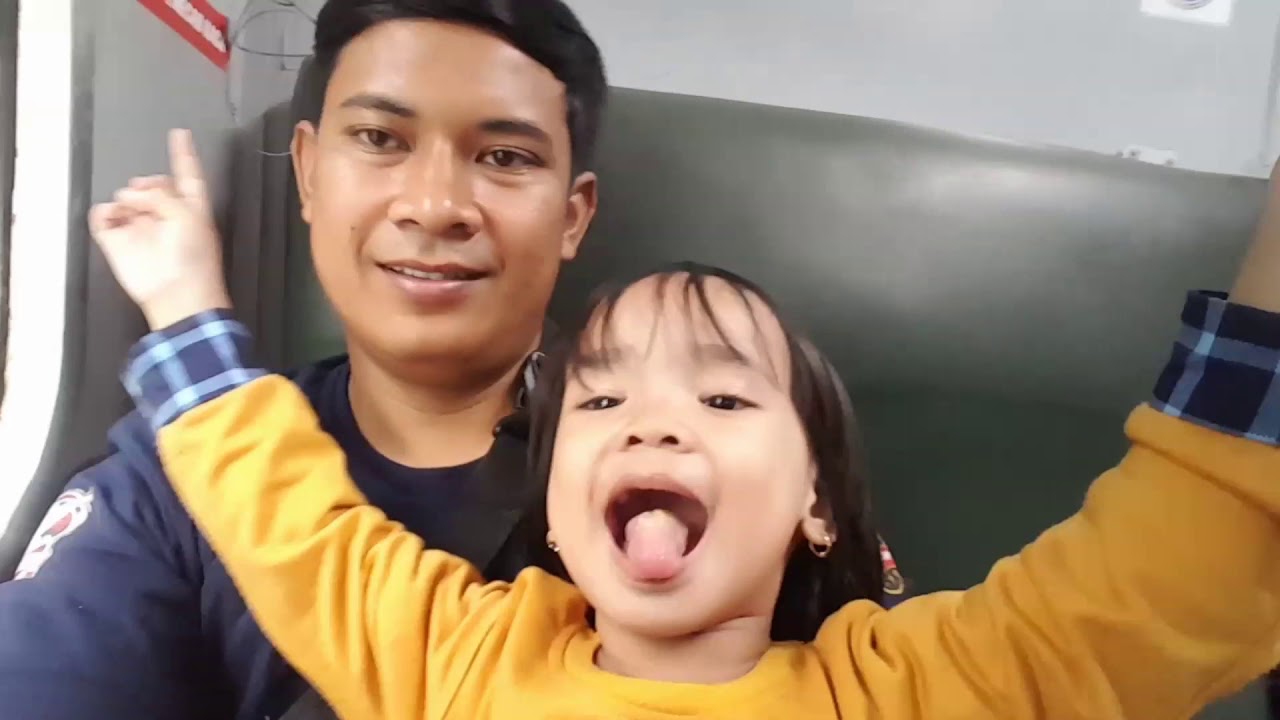 Pengalaman Pertama Bubu dan Caca Naik Kereta Api - YouTube