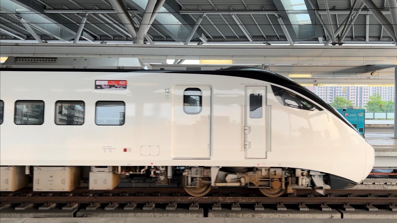 2022-10-01｜472次 EMU3000 新自強 加速離開台中站 - YouTube
