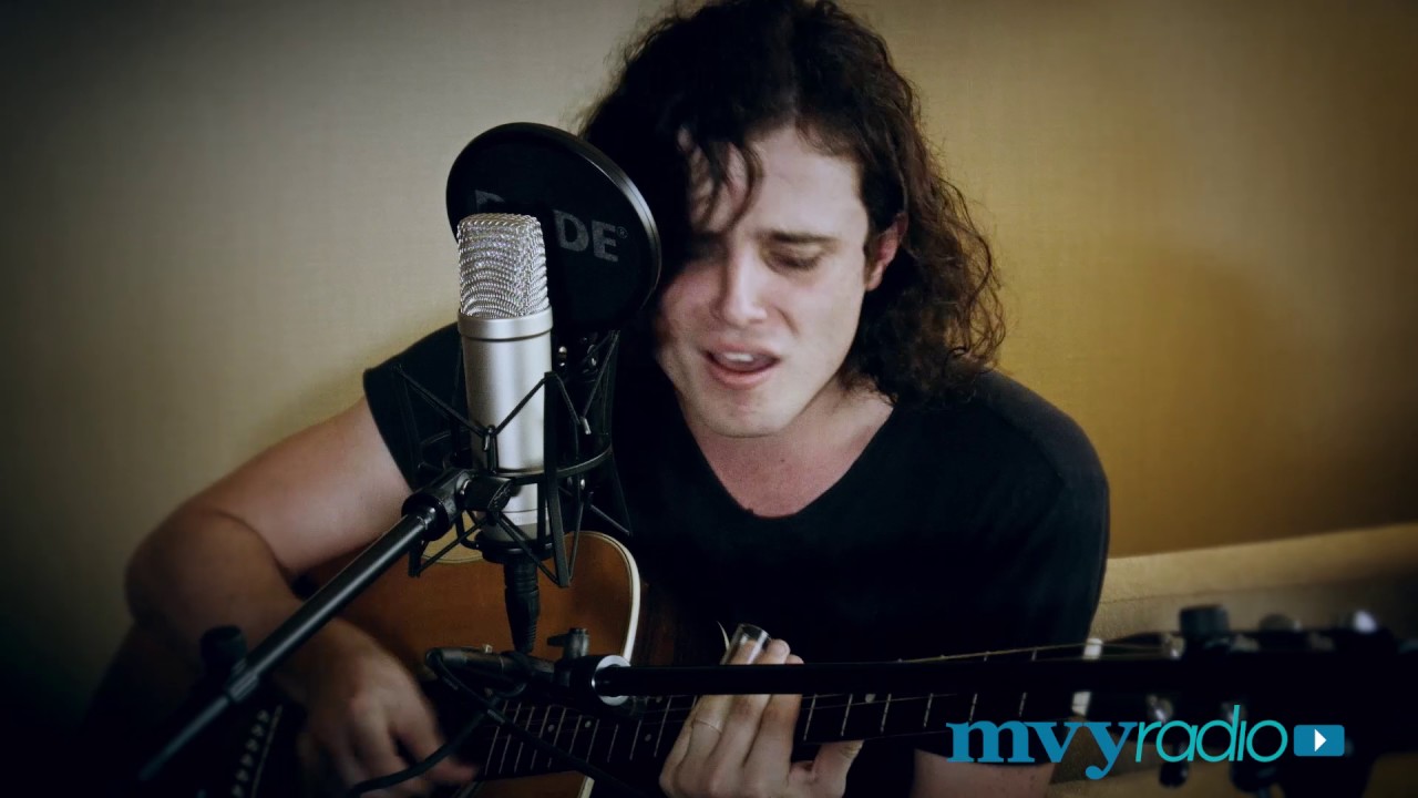 Hamish Anderson performs "Working Man Blues" for mvyradio - YouTube