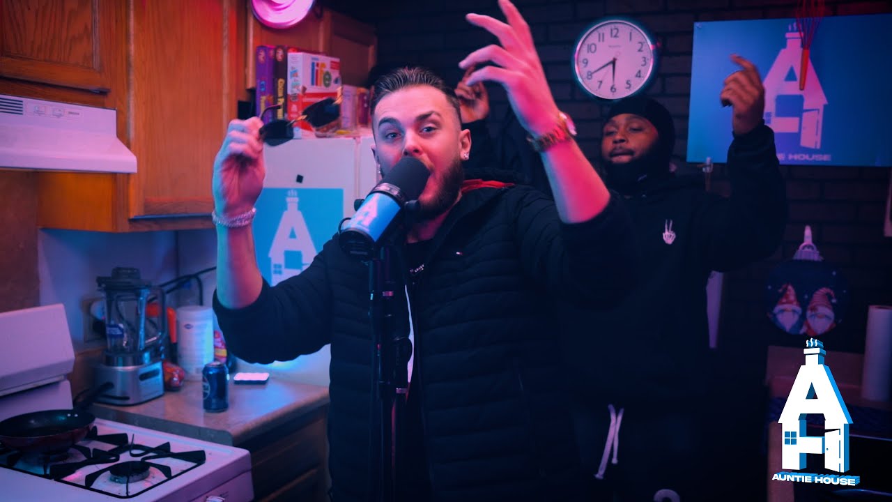 Roc9 Feat. 45Huncho - Step Out | Auntie House Performance 🎙️ - YouTube