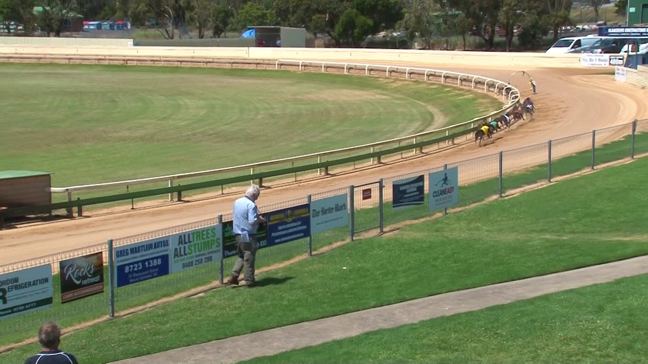 Mt-Gambier-22122019-Race-8 - YouTube