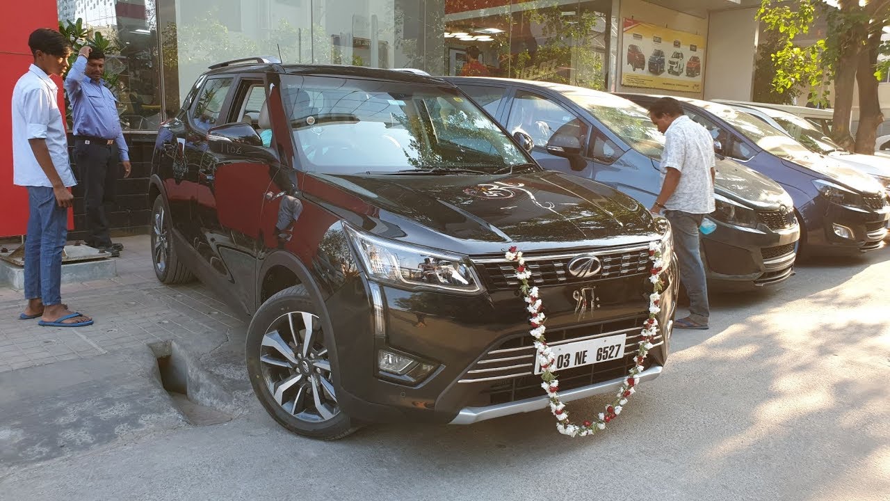 Taking Delivery of Mahindra XUV 300 | Looks Stunning in this Color ...