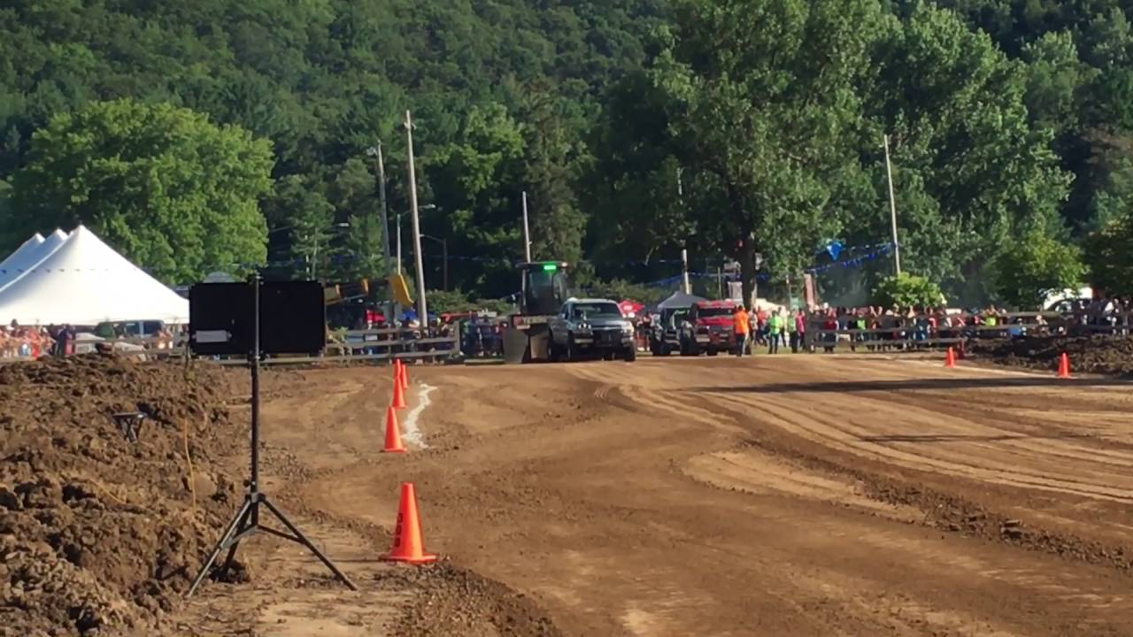 Irwin Reed - Soldiers Grove - Pulling For Preston 2016 - YouTube