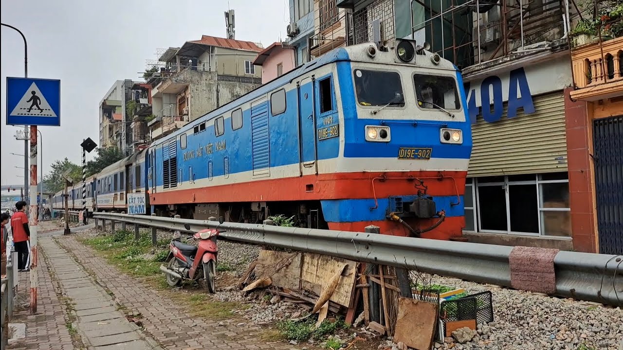 [872] D19E-902 kéo tàu SE20 (03/03/2025) - YouTube