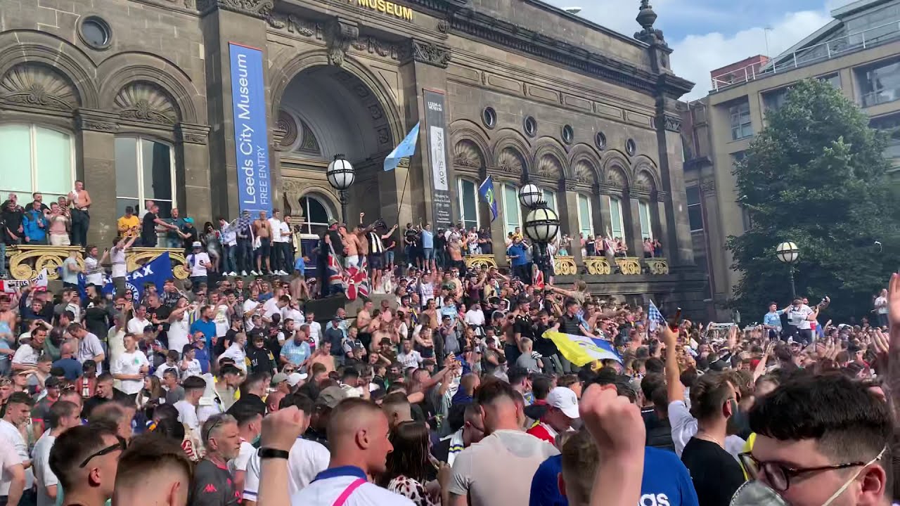 LEEDS UNITED PROMOTION PARTY- MILLENNIUM SQAURE- 2ND DIVISION CHAMPIONS ...