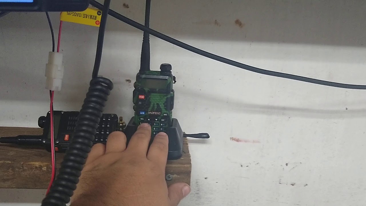 $135 emergency ham radio setup with backup power - YouTube