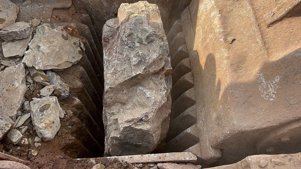 Amazing Big Rock Crushing Machine👹A Giant in Action”Big Gaint Crushing💆 ...