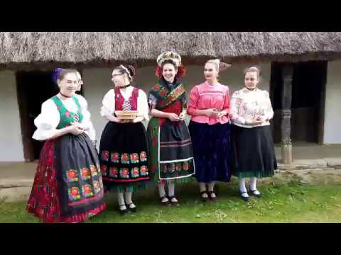 Húsvéti locsolás a Szennai Skanzenben - YouTube