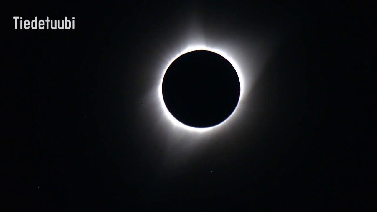 Täydellinen auringonpimennys reaaliajassa ja kommentteja - YouTube