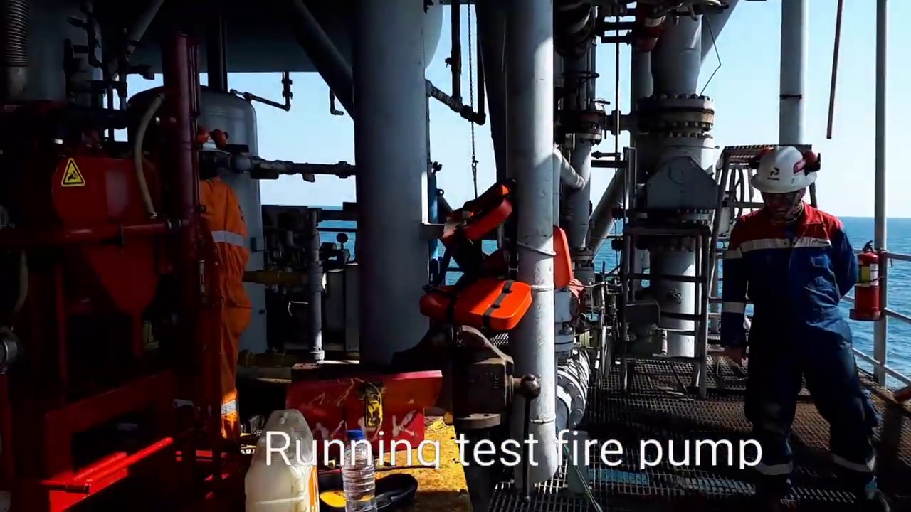 Running test offshore fire pump - YouTube