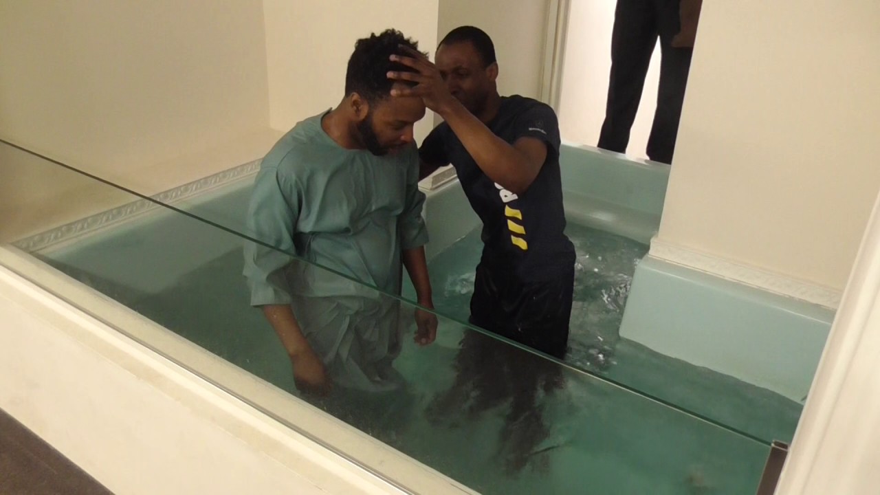 BAPTÊME PAR IMMERSION AU NOM DE JÉSUS DU FRÈRE JOHNNY - YouTube