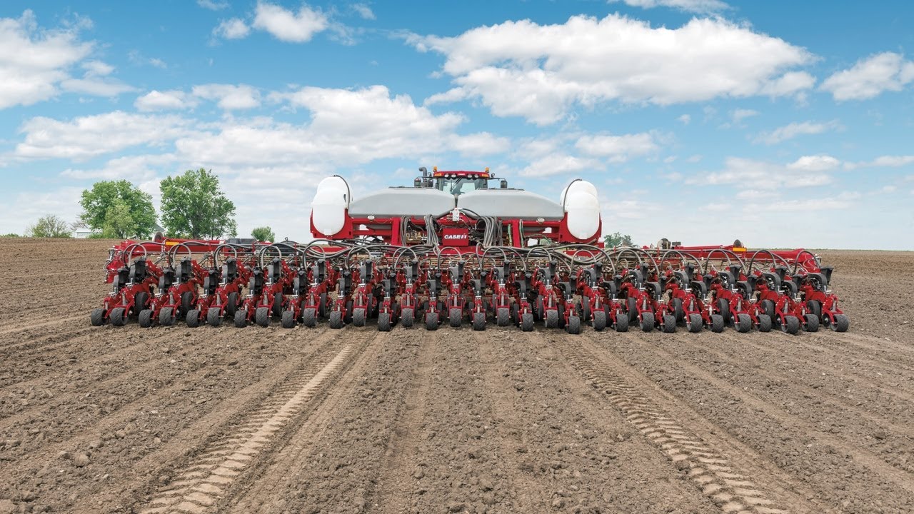 Case IH 2140 24 row pivot transport planter - YouTube