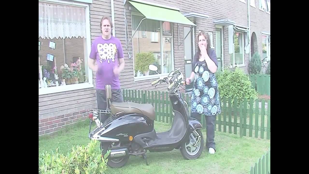 Zanger Rinus ft. DJ BL3ND - Met Romana op de scooter - YouTube