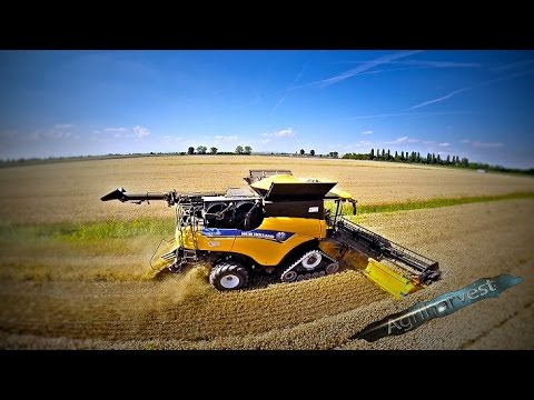 NEW HOLLAND CR10.90 The machine that holds all records - First in Italy ...