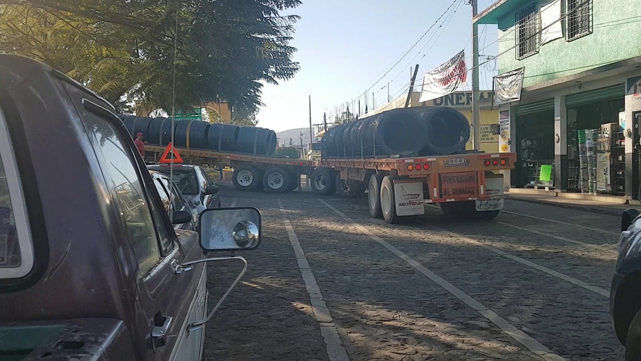 Trailer Doble Remolque en Aprietos desde Huandacareo, Michoacán, México ...