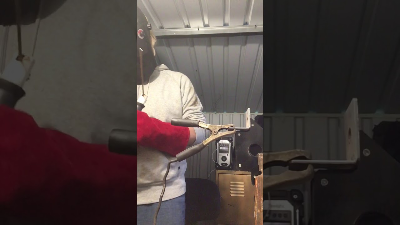 Ark welding a bracket - YouTube