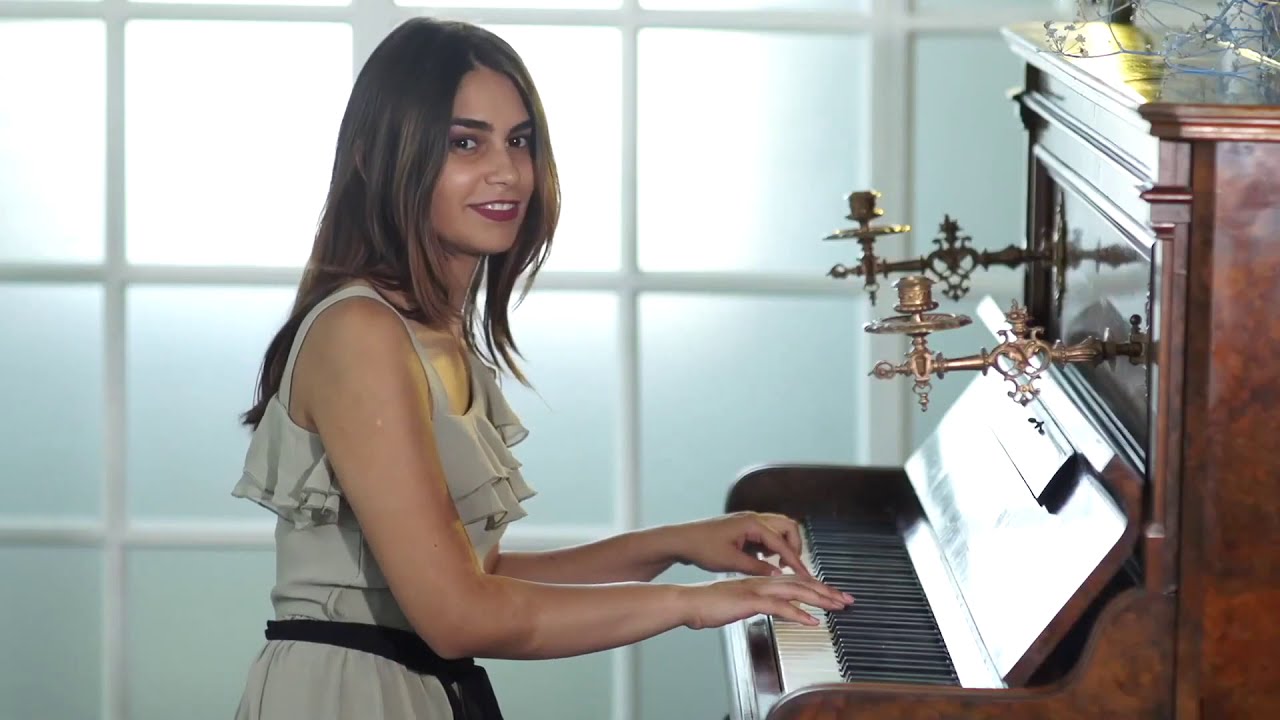 Music id0761 singer-pianist Olena Ukraine - YouTube