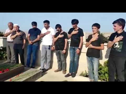 Vüqar Bileceri doğum günü qəbri üstə