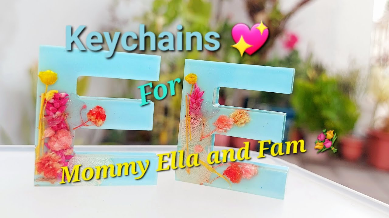 Learning Resin: Keychains for Mommy Ella 🪷💐 #resinart #resin # ...