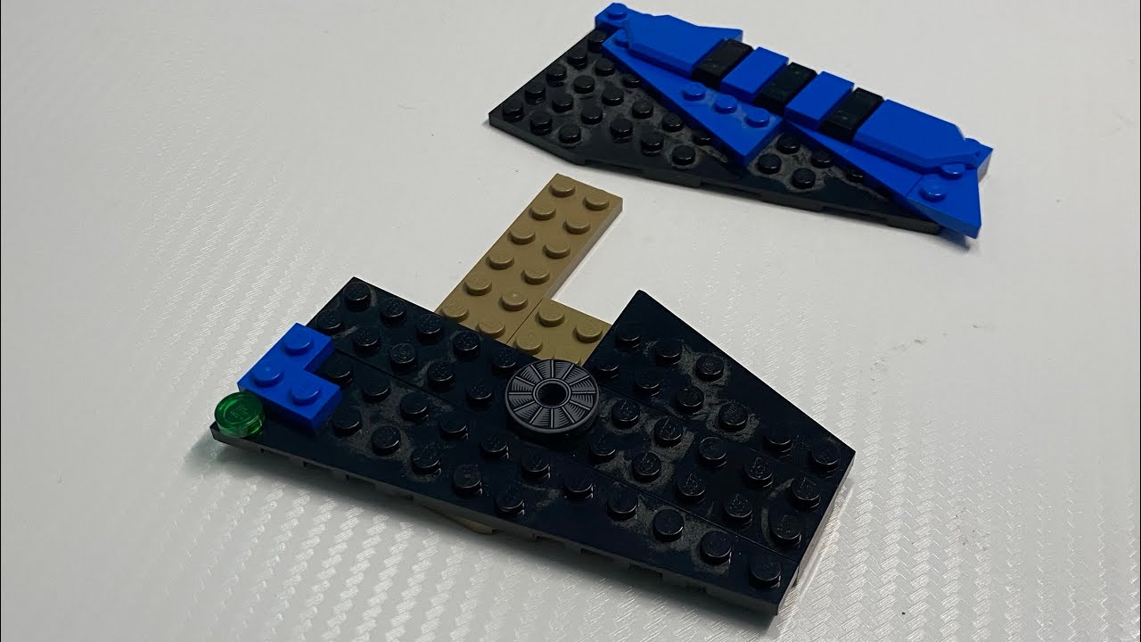 LEGO SpaceShip builds itself in uno minuto - YouTube