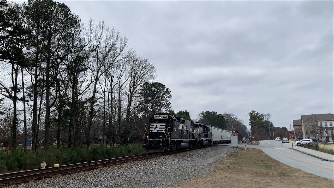 NS 701 Leads P52 (NB) Thru Norcross, GA 12/13/2022 - YouTube