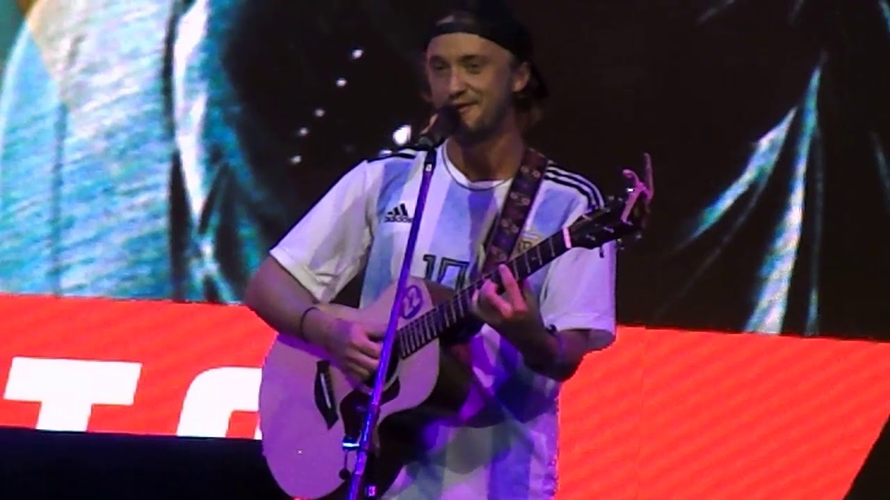 Tom Felton singing live // Argentina Comic Con, 10/12/2017 - YouTube