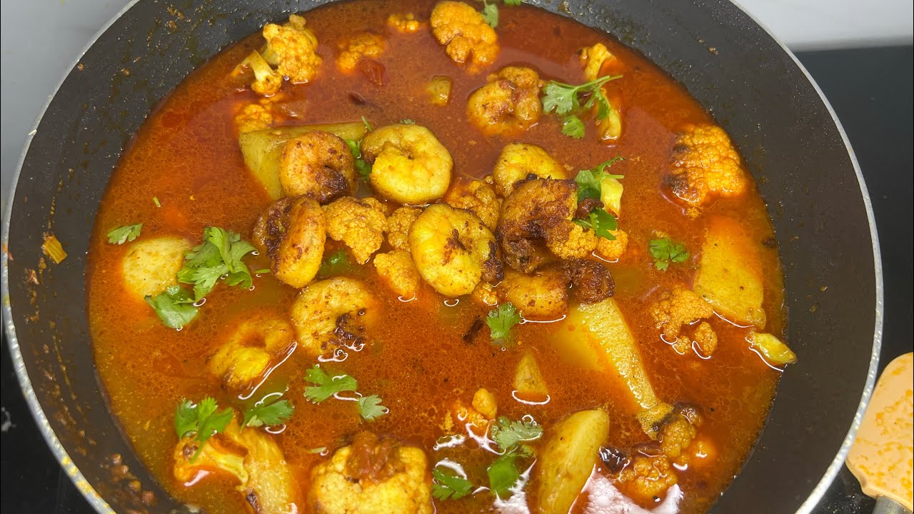 Ajker recipe chingdi mach dia Fulkophi aalu jhol🍤🍤 - YouTube