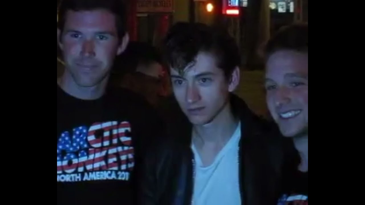 alex turner vs fans - YouTube