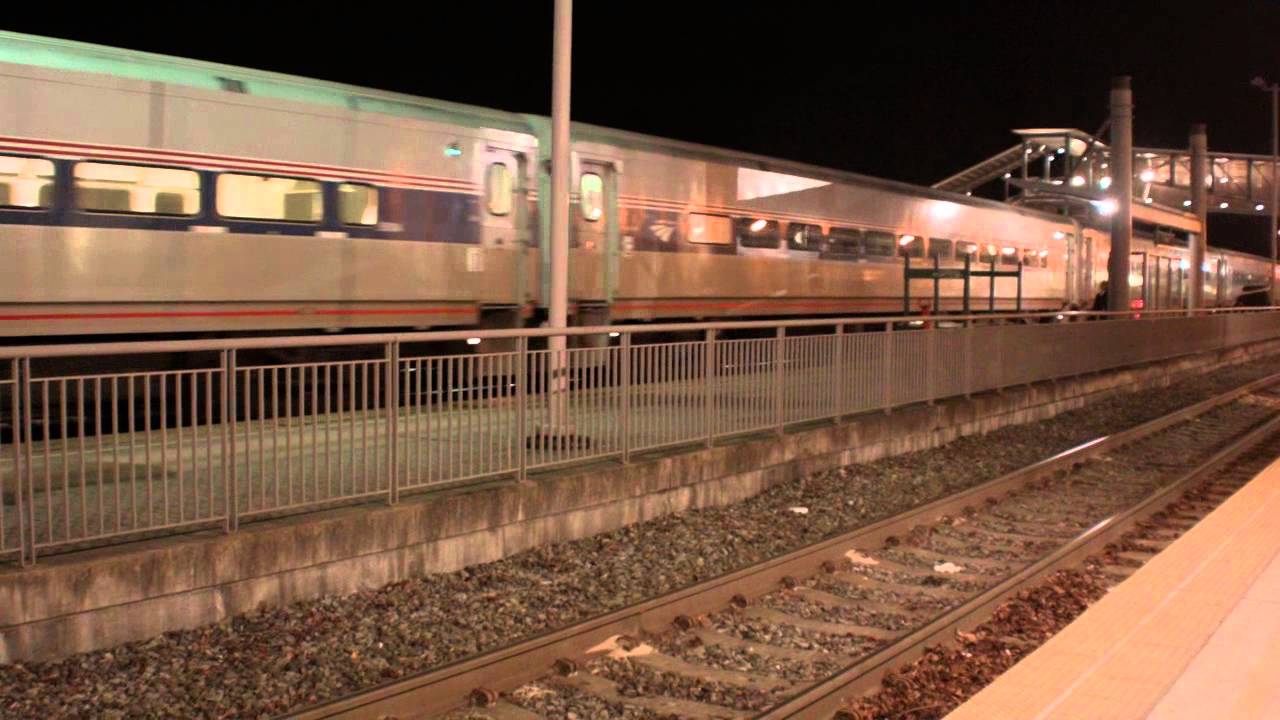 Amtrak train at Everett station (outside Seattle), 3D sound - YouTube