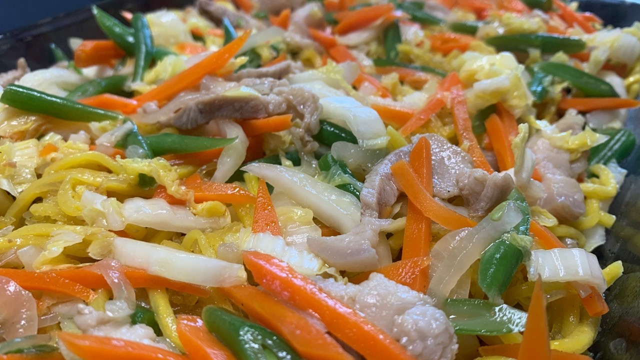 How to Cook Pancit? This is the Easiest Way to Cook Pancit! - YouTube