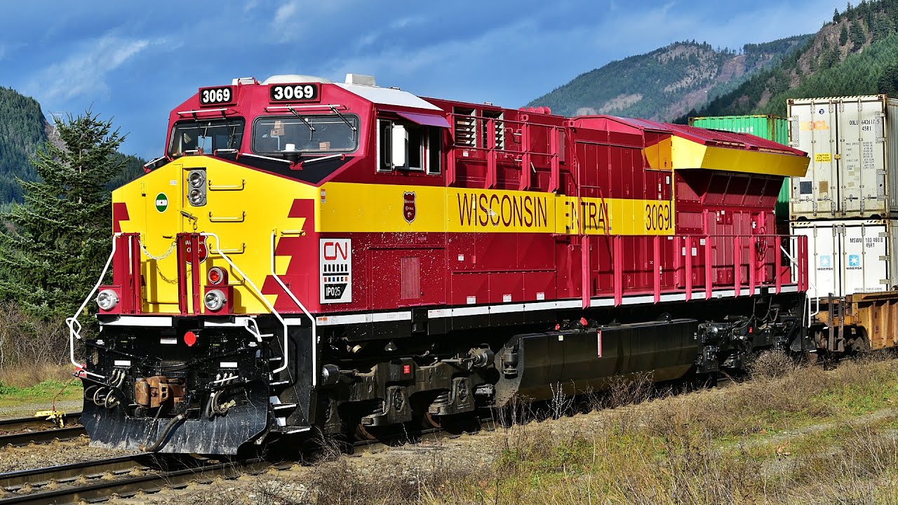 CN 3069 Wisconsin Central Heritage Unit Leads Q117 in British Columbia - YouTube