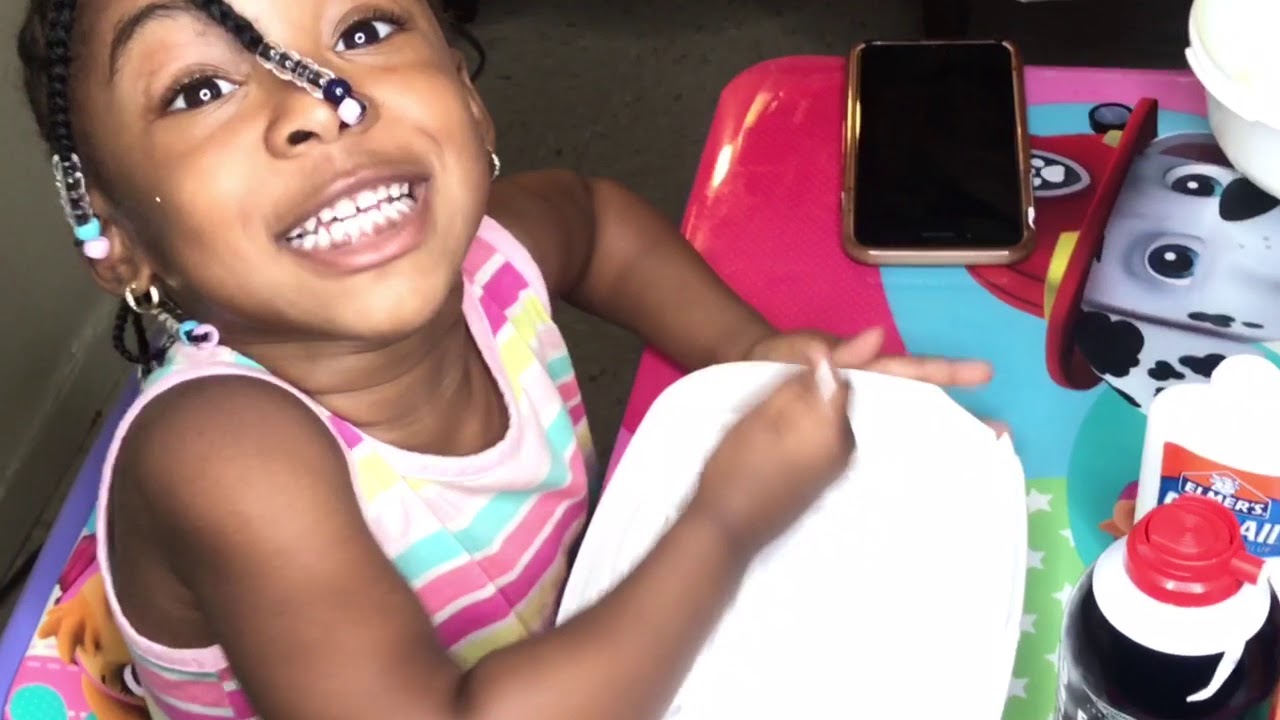 Chloè Pumpkin Makes Slime - YouTube