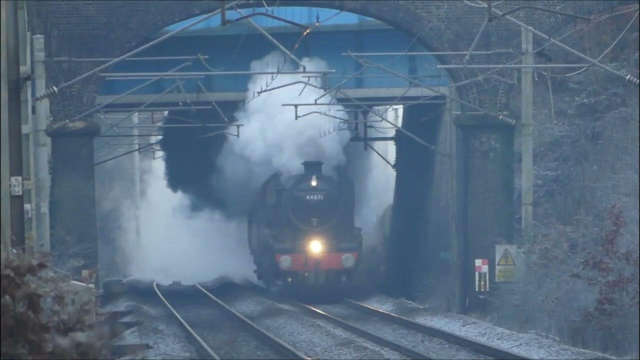 Black 5 44871 Passes Hartford Station In Cheshire 8th December 2022 black-5-44871-passes-hartford-station-in-cheshire-8th-december-2022
