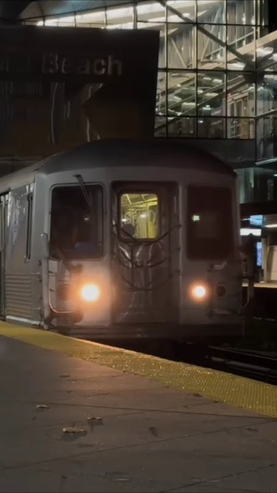 R30/R42 GEL train bypassing Howard Beach - JFK Airport (credits to the original owner) - YouTube