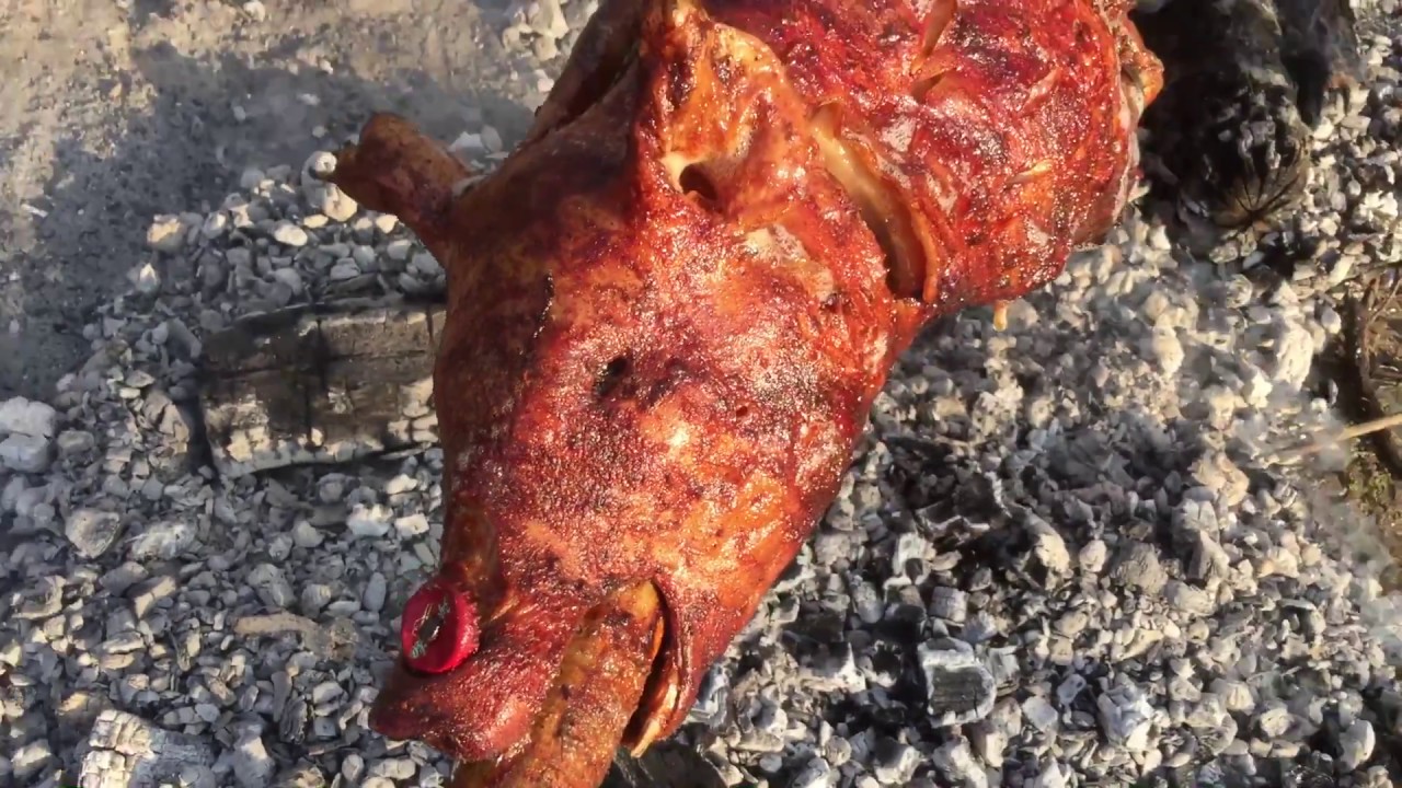 Prase na raznju - spremno za jelo. Vruće i ukusno - YouTube